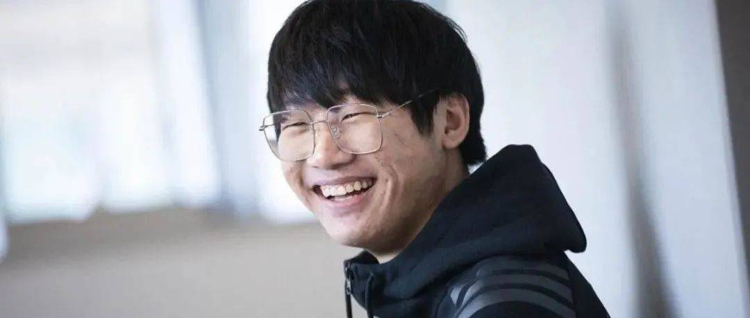 Knight留队内幕曝光，被其他队员的努力感动，半夜哭着找经理续约_赛季_小天_兄弟