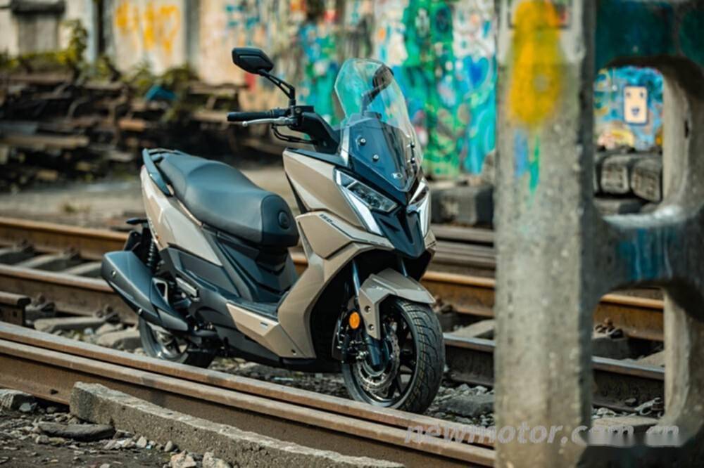 遇见旧时光 光阳Racing X150邂逅「军哥书屋」_重庆_铁轨_时候