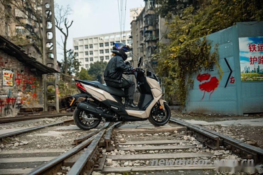 遇见旧时光 光阳Racing X150邂逅「军哥书屋」_重庆_铁轨_时候