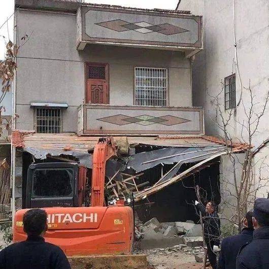 黄陂区前川街组织元宵节前拆违行动违法执法村民