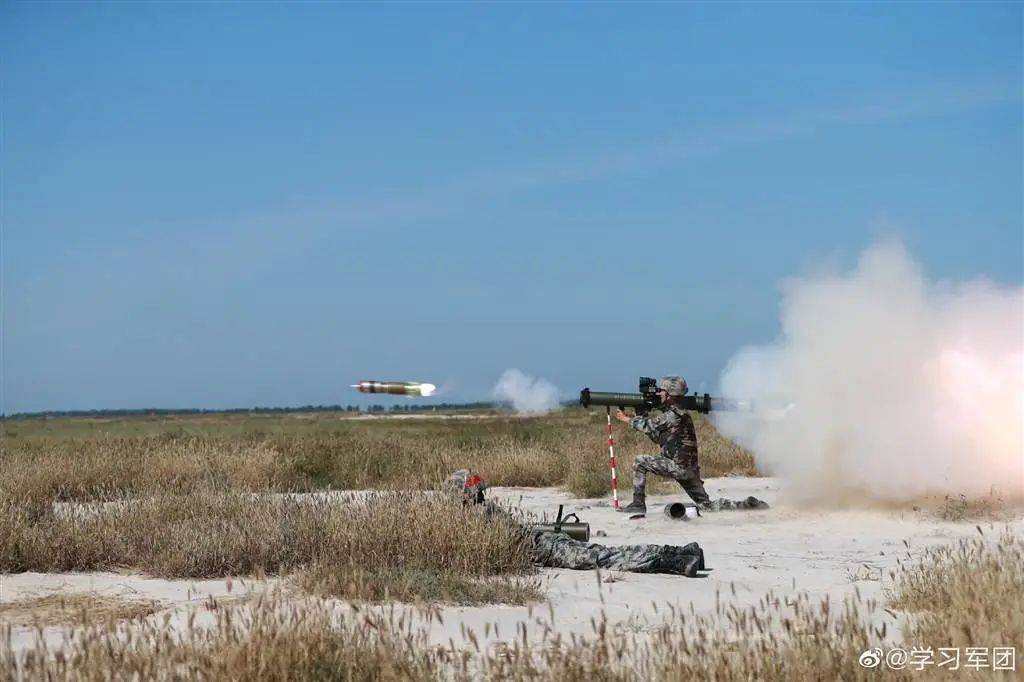 解放军高调展示红箭-12，这款反坦克利器为何被誉为中国“标枪”_发射_目标_卫士