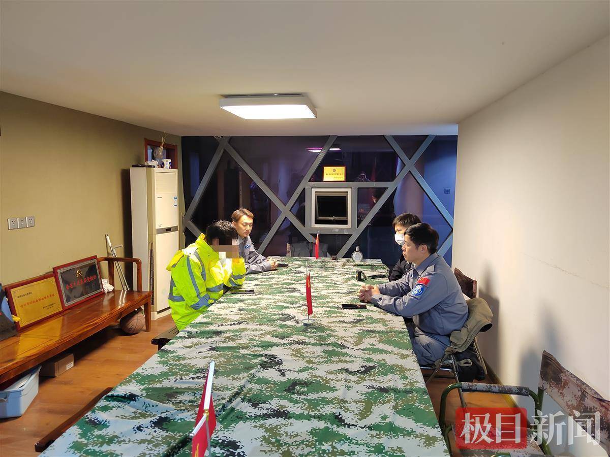 男子凌晨跳江后又反悔，救援队：其自称跳下时激发了求生欲欧阳光桥墩福州