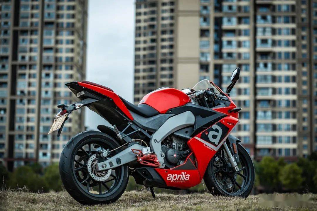 入门钢炮今犹在，岁岁年年人不同——阿普利亚GPR150/250R对比_搜狐汽车_搜狐网