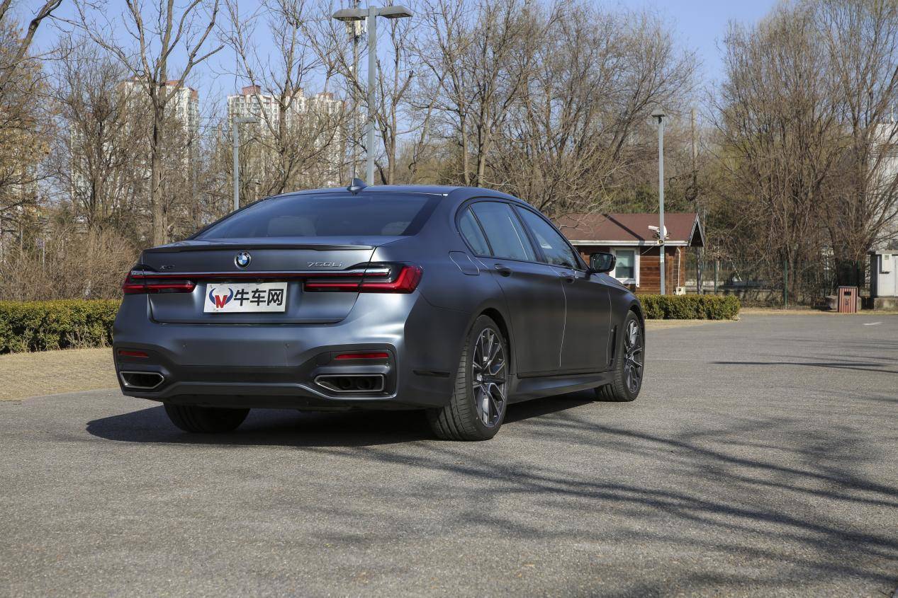 有没有必要买一辆8缸的7系？牛车网试驾宝马750Li_搜狐汽车_搜狐网