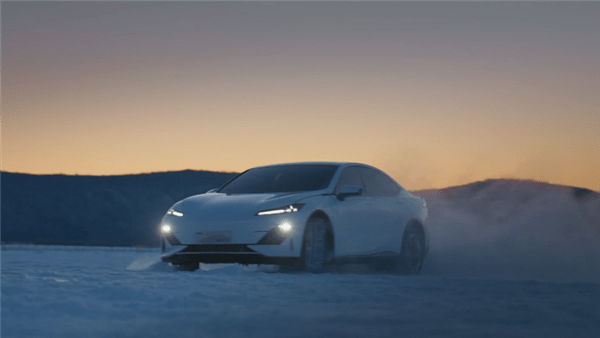 特斯拉Model 3再迎强敌 全新长安C385路试：“大马力”后驱！_搜狐汽车_搜狐网