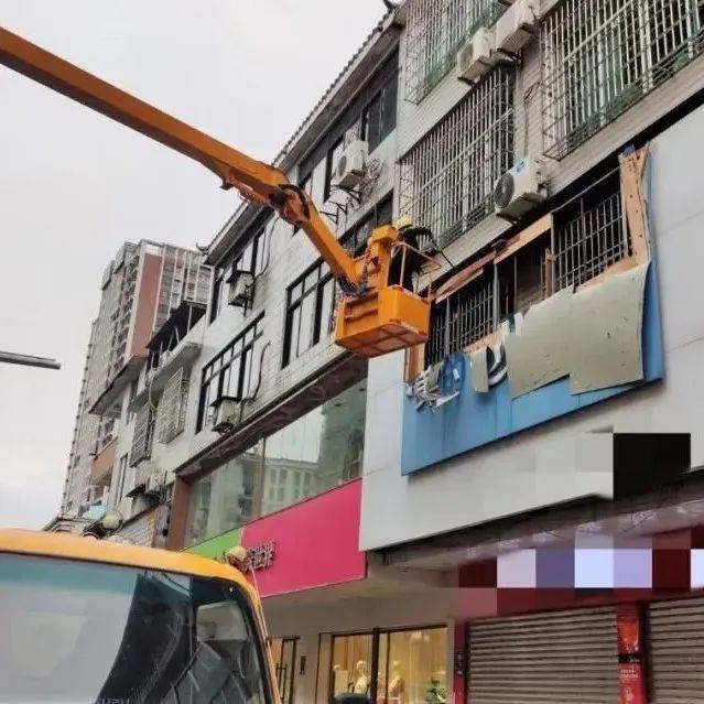 广告牌遮窗，拆！连州镇坚决整治违规广告设施招牌进行相关 8255