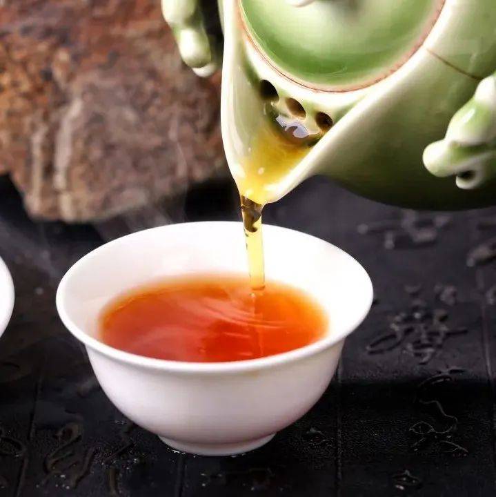 茶叶过期了还能喝吗？今天总算弄明白了，看完记得转给家人！保质期异味情况