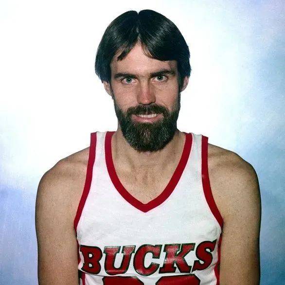 OL2 | 三分110、银热区猎手、三分线外全热区：ALL-TIME雄鹿温特斯属性、徽章、热区一览_投篮_球员_防守篮板