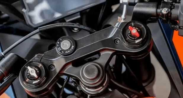 KTM发布新款RC390性能跑车..._搜狐汽车_搜狐网