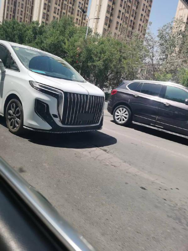 红旗HM9白色实车曝光 细节一览无遗 气场完胜别克GL8_搜狐汽车_搜狐网