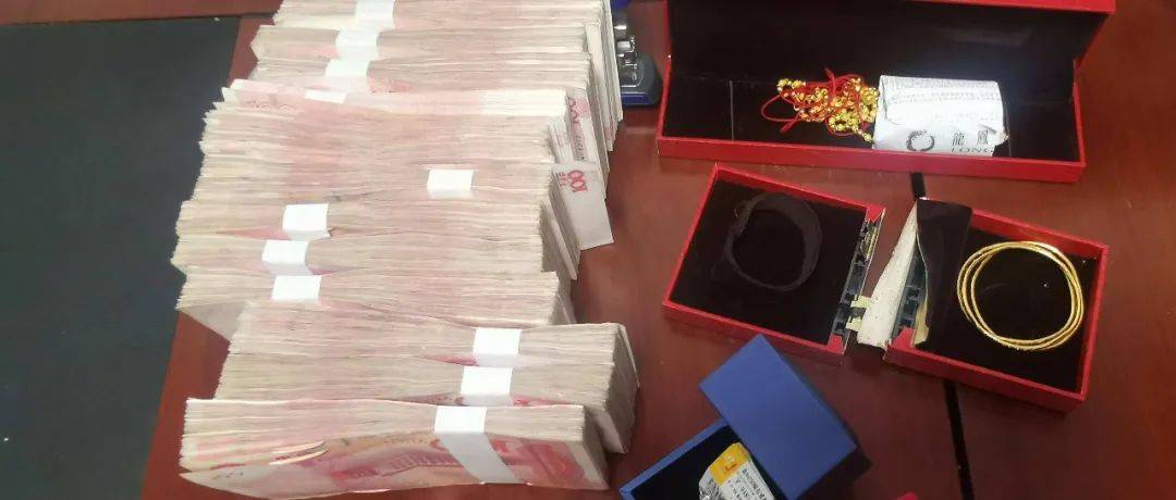 离谱！安康男子参加同学婚礼时，竟趁人不备偷走25000元彩礼！法院判了宋某白河县处罚