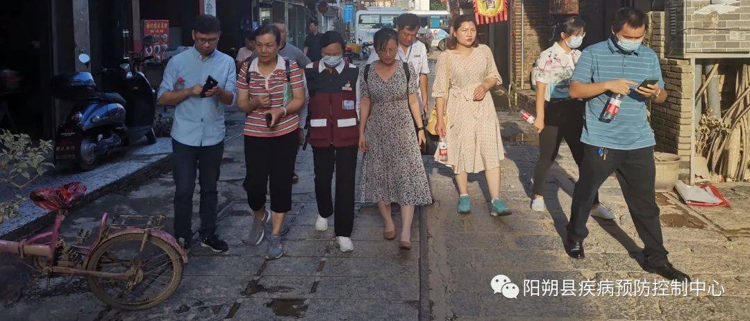 灾后防疫正当时,区卫健委洪涝灾害后到阳朔县指导灾后工作,助力共筑美丽家园受灾积水消毒
