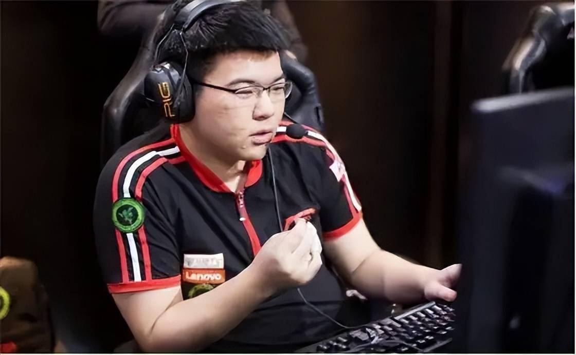 S5的LGD回来了？新中单长的像GODV，AD阿萨姆竟然像Imp_选手_比赛_队伍