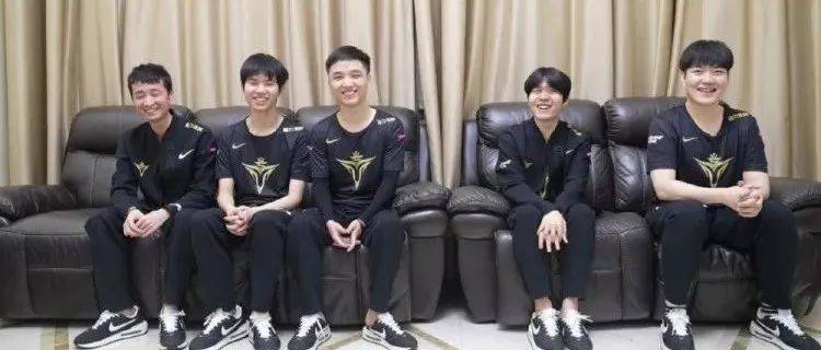 虎娘日报：星之守护者之后皮肤透露 体育局发文恢复线下比赛_JJking_Rookie_Uzi