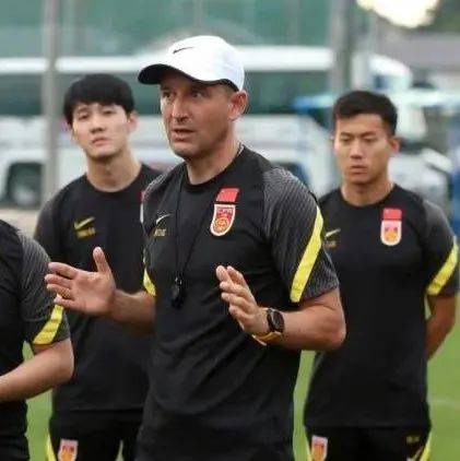 CCTV5直播！国足PK韩国战术曝光：用对攻拿3分争冠，首发11人来袭_扬科维奇_比赛_球员