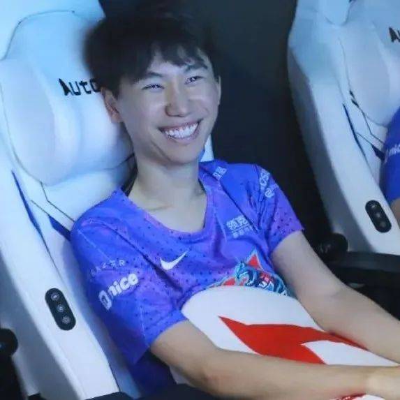 Doinb：LNG之前问题很大，现在好了，新上单：我以后的路还有很长_比赛_选手_ad