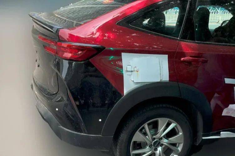 搭载自主研发的插电混动，哈弗H6S DHT-PHEV谍照曝光_搜狐汽车_搜狐网