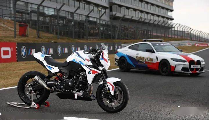 英国BMW与英国赛事BSB推出F900R CUP统一规格赛车_搜狐汽车_搜狐网