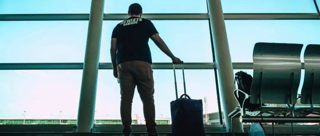 真香预警！2022海外应届留学生就业竞争力洞察报告发布：海外QS100 >国内985/211 ？_期望_年薪_企业