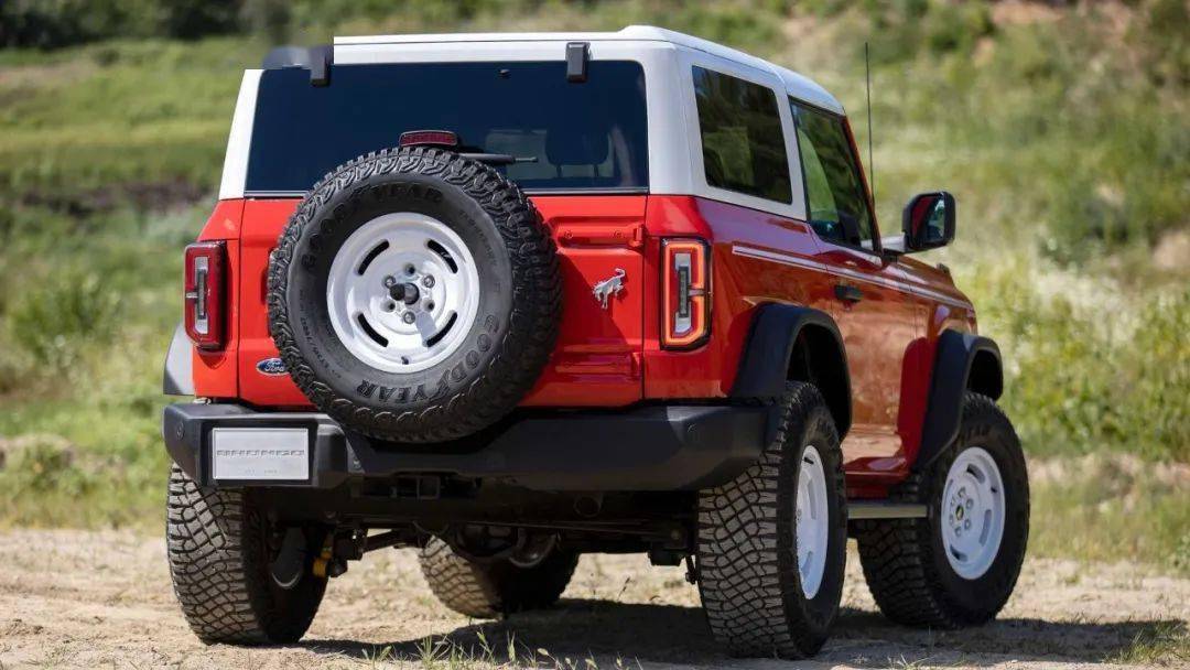 2.7T+10AT，非承载车身，硬派SUV致敬经典，全球限量1966辆_搜狐汽车_搜狐网