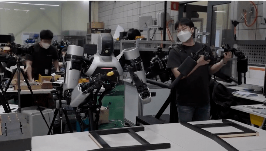 【机器人频道 | 快讯】基于VR和体感技术的机器人远程操作系统；腾讯投资家用机器人研发商云鲸智能！（文末送福利）_全宇_训练_机器人