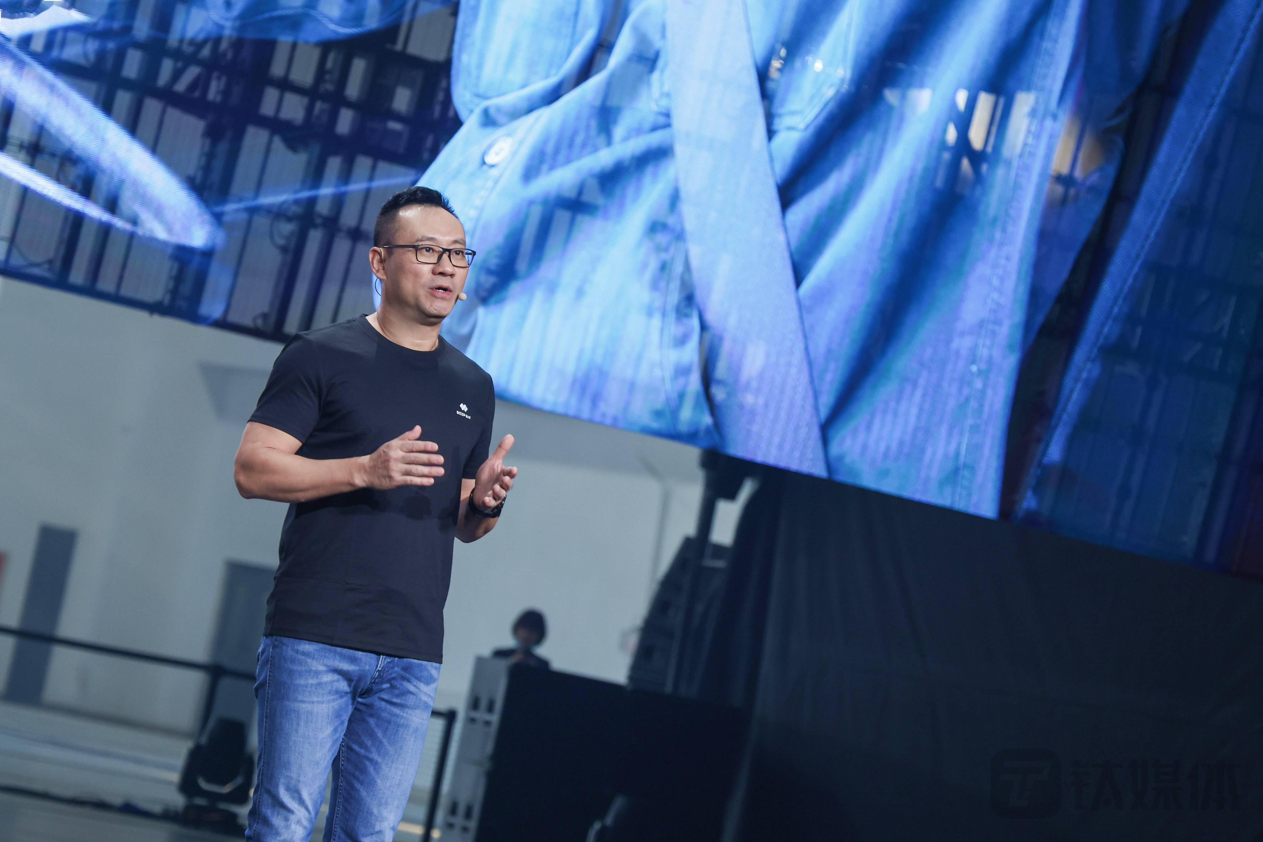 独家｜对话DeepWay CEO 万钧：为什么资本很冷，但智能重卡却很热？_搜狐汽车_搜狐网