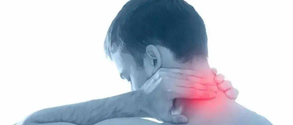 脖子酸痛千万别随意转动，很危险，尤其是4类人！这些“护颈误区”，你一定要知道_颈椎_椎间盘_脊髓型