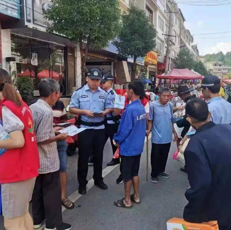 织金县化起镇:念好“三字诀” 织牢禁毒防护网工作宣传人员