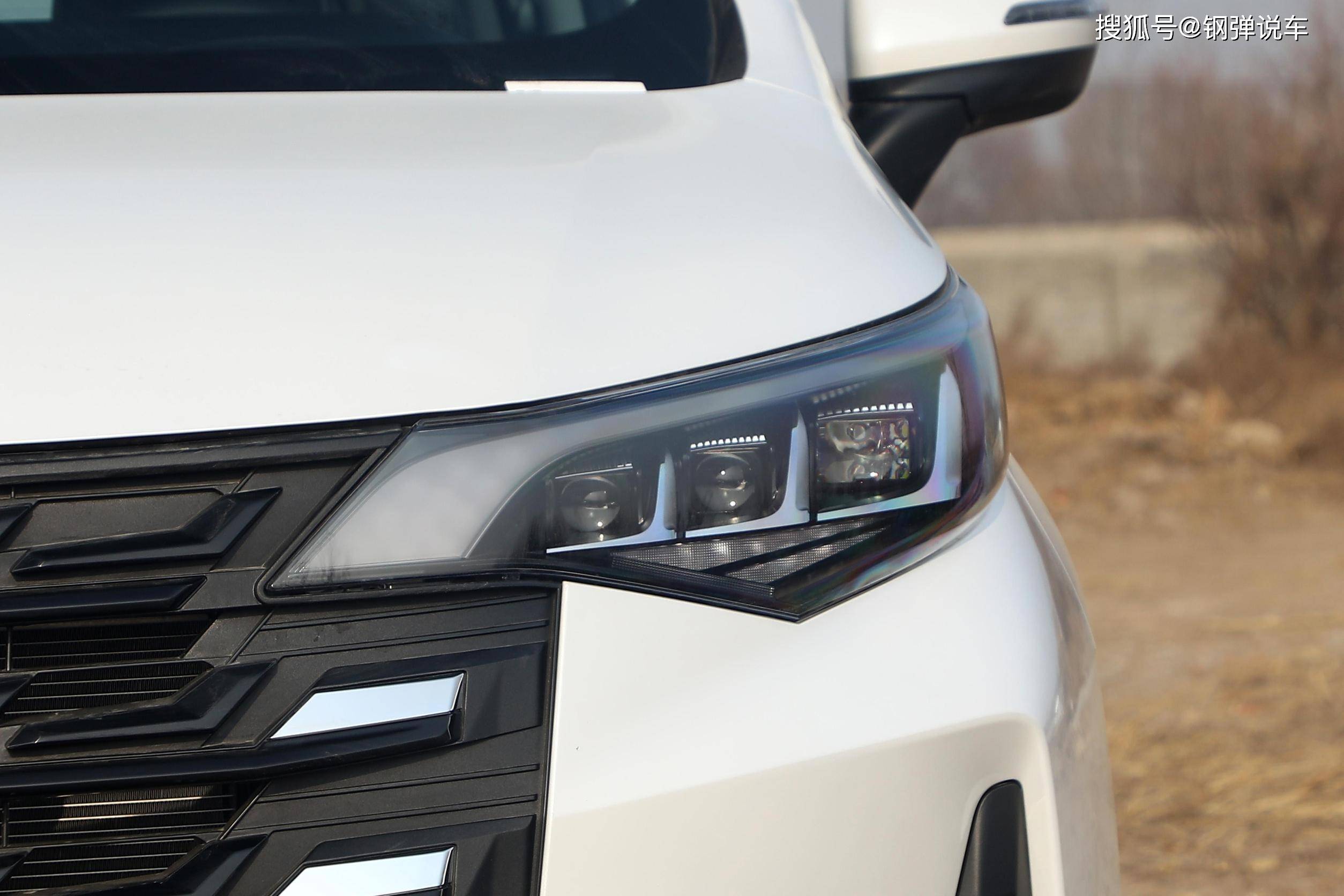 家里有老有小，建议开MPV，这两款车均配矩阵式大灯，安全又舒适_搜狐汽车_搜狐网