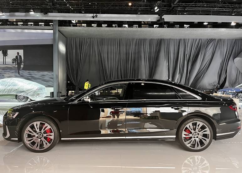 成都车展新车抢先看，奥迪A8L、S8L、R8谁最帅？_搜狐汽车_搜狐网
