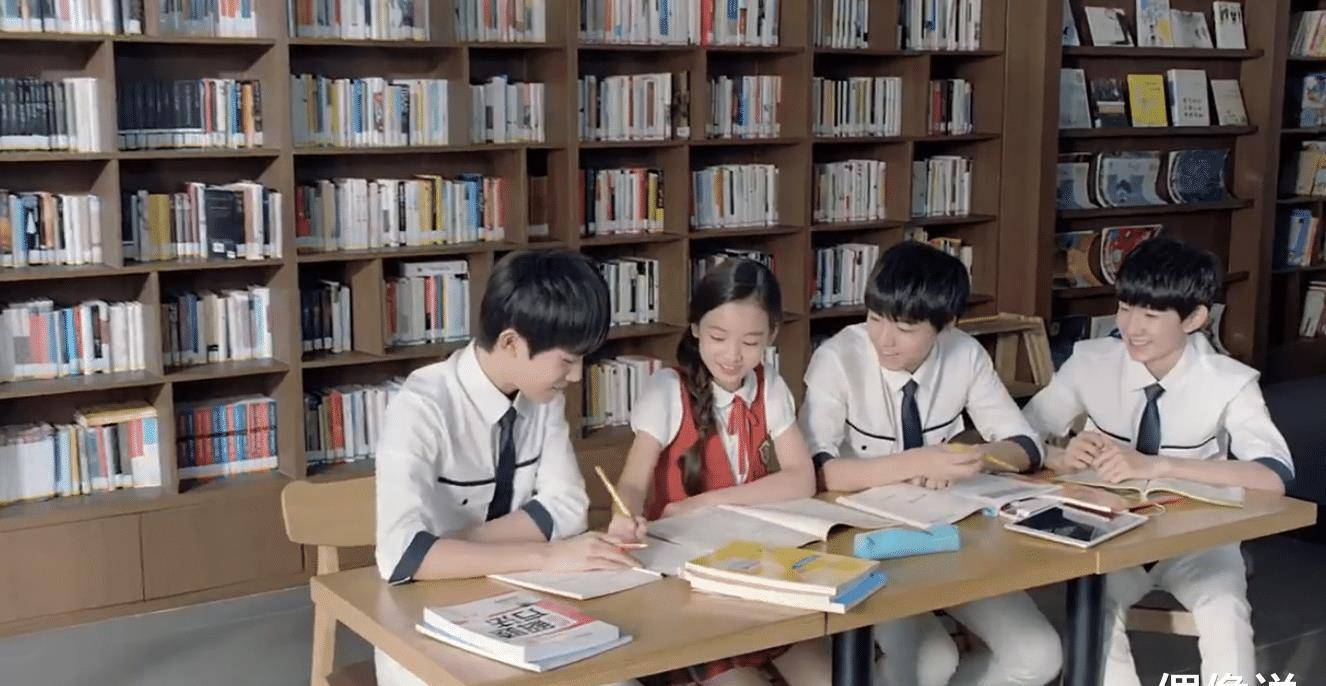 TFBOYS《宠爱》MV女主角长大了！长得甜美可爱像沈月，将要女团出道_柳翰菲_网友_闵熙珍