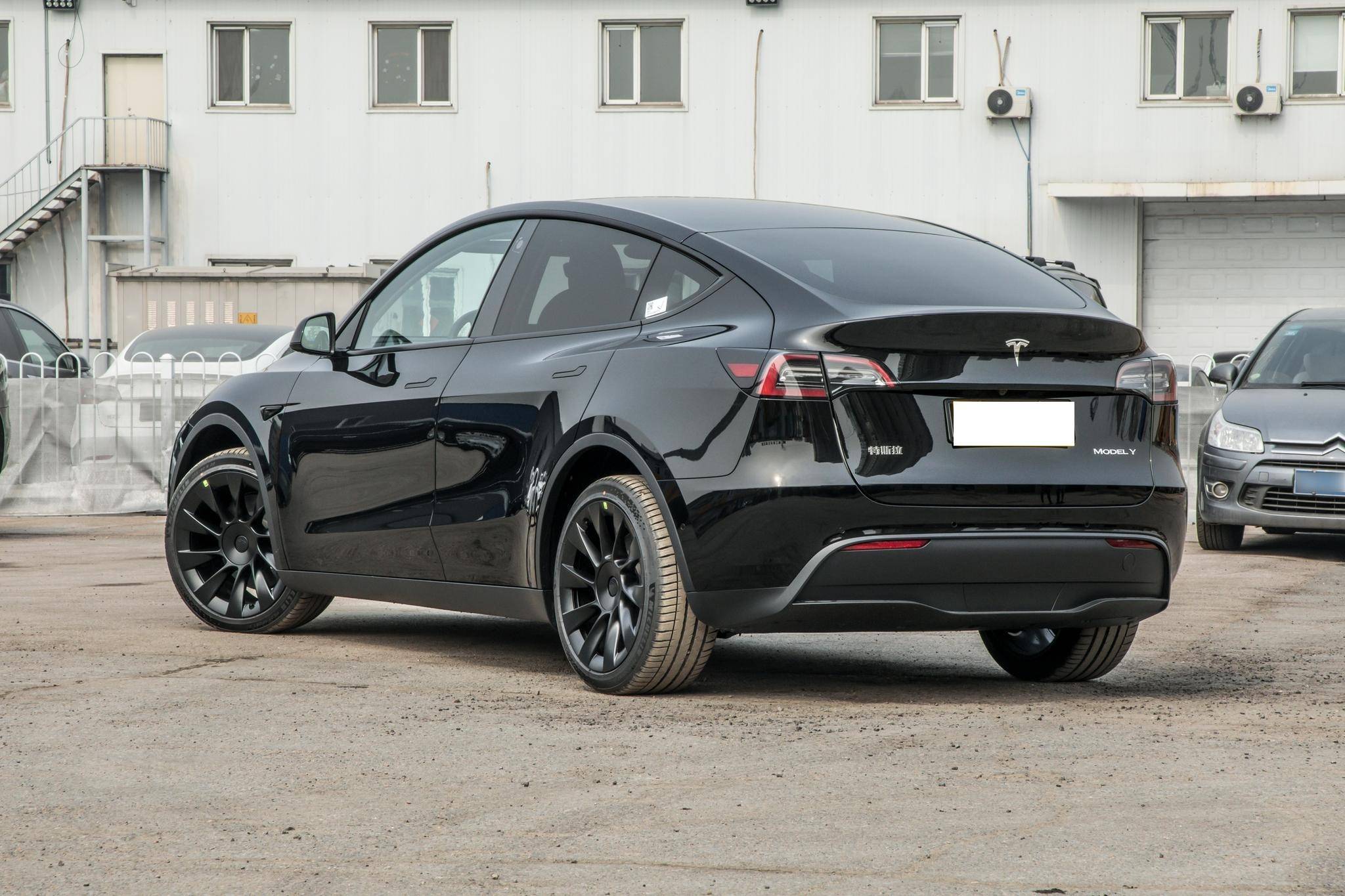 纯电跨界SUV斗争开始！特斯拉Model Y对比飞凡R7，谁要更胜一筹？_搜狐汽车_搜狐网