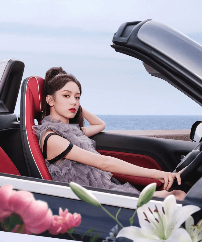 五菱宏光MINIEV敞篷版官图：红黑双色软顶篷布可选，9月1日开抢_搜狐汽车_搜狐网