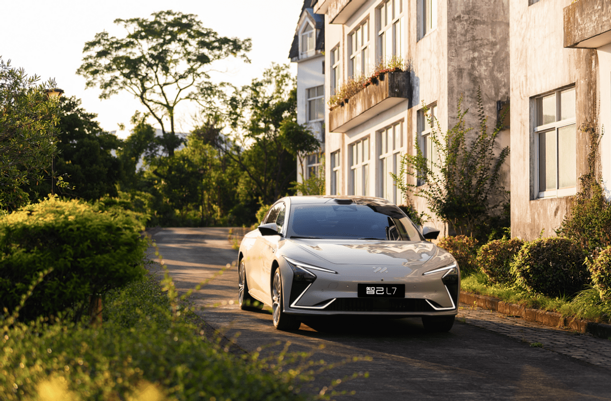 和极氪001对比，为何智己L7能成功“弯道超车”_搜狐汽车_搜狐网