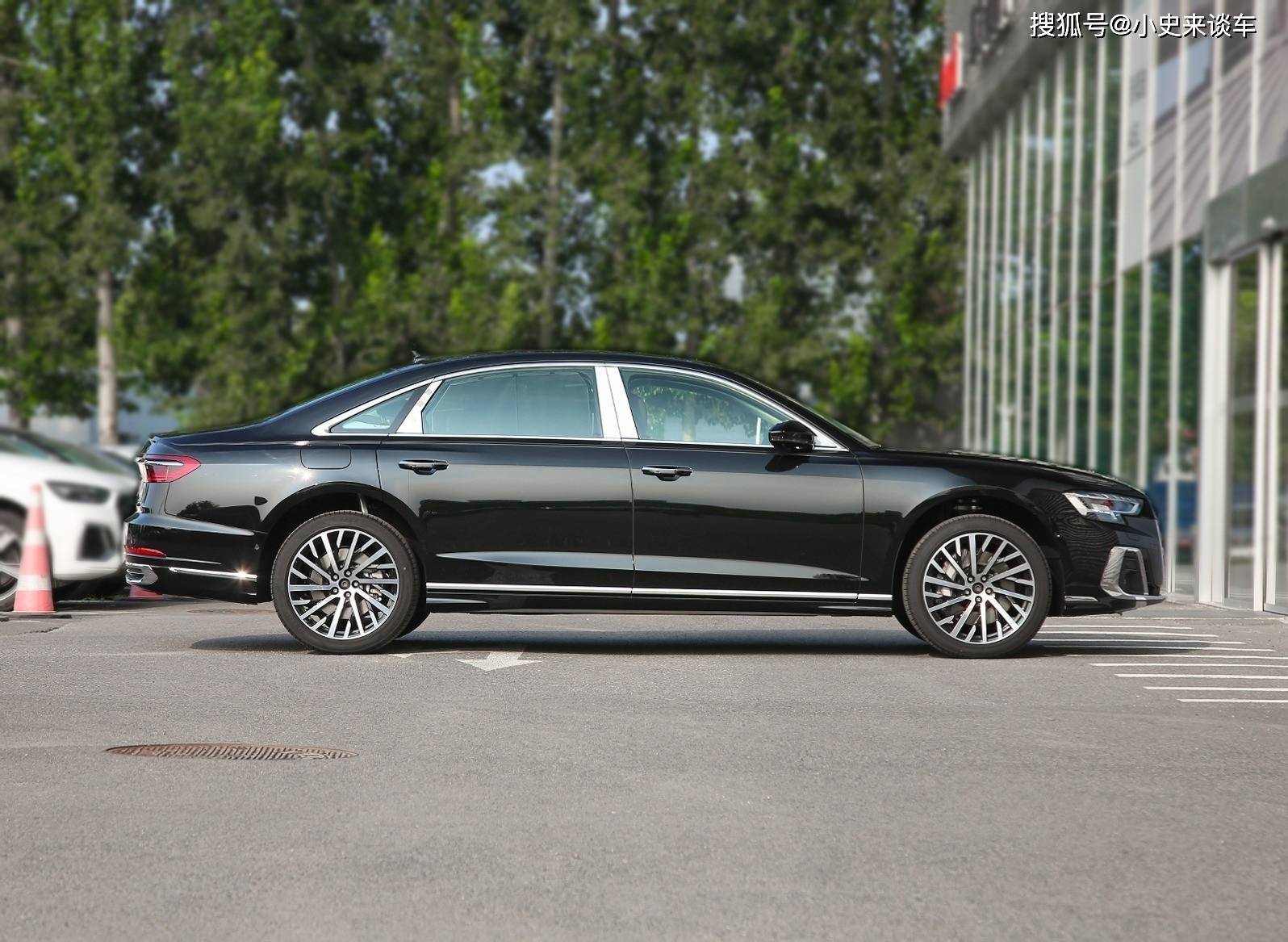 2023款奥迪A8L上市！内外全面升级，尺寸加宽搭载V8引擎+48V轻混_搜狐汽车_搜狐网