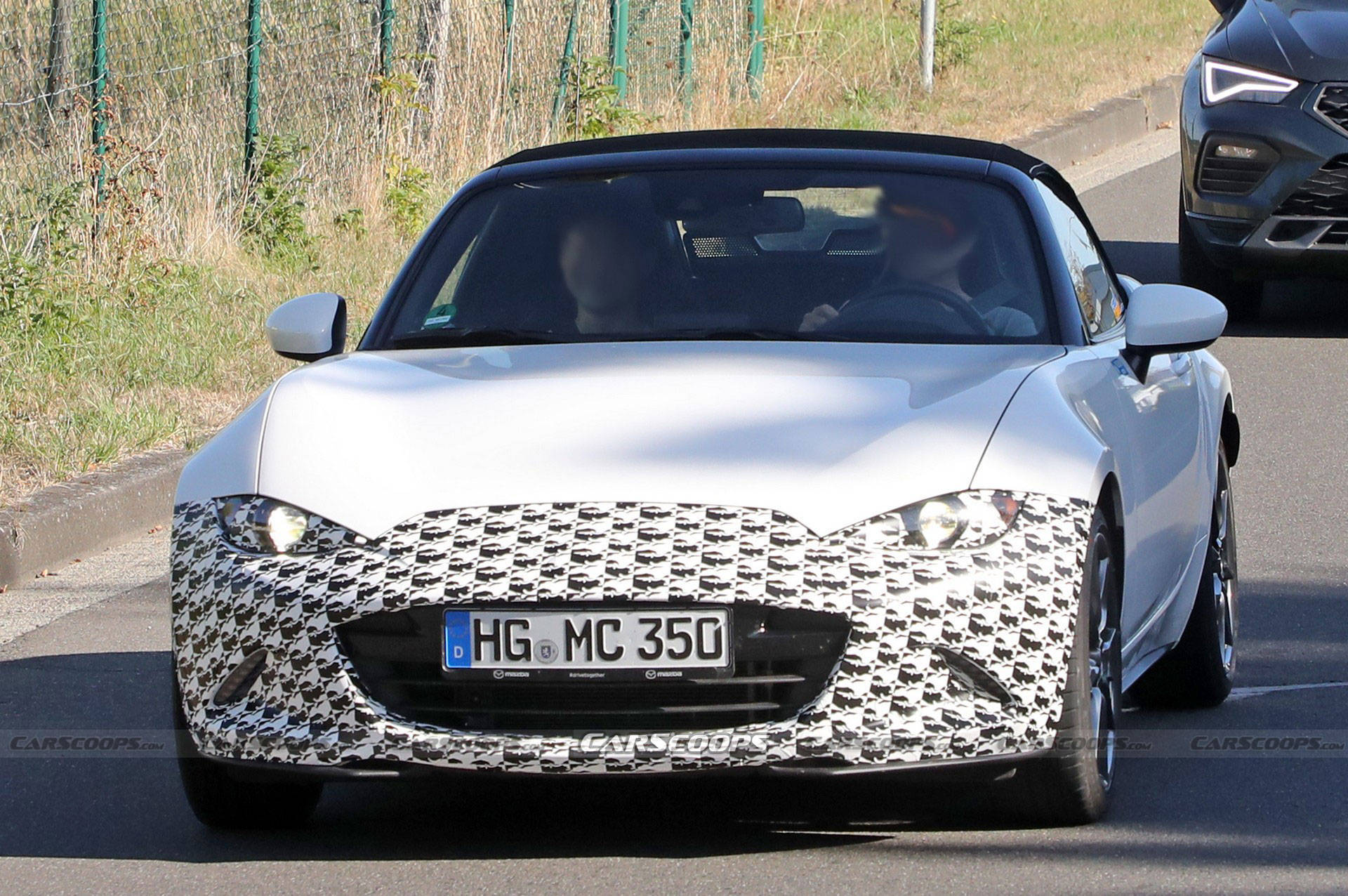 下一代马自达MX-5测试车谍照曝光 或搭载轻混动力_搜狐汽车_搜狐网