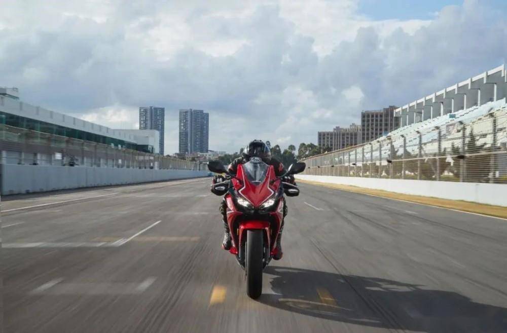 本田三连发！CBR400R售4.5万｜CM300售3.45万｜LEAD125售1.68万_搜狐汽车_搜狐网