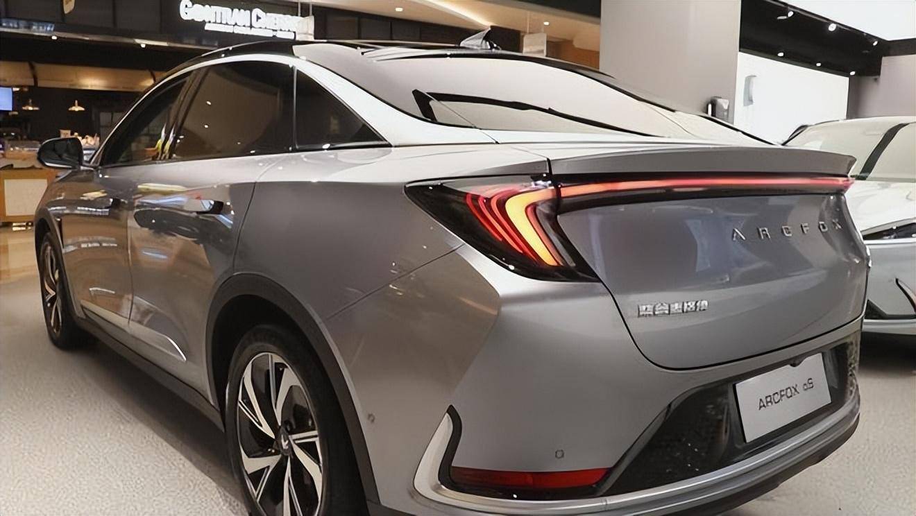 敢正面硬刚小鹏P7 阿尔法S 525S是何方神圣？_搜狐汽车_搜狐网