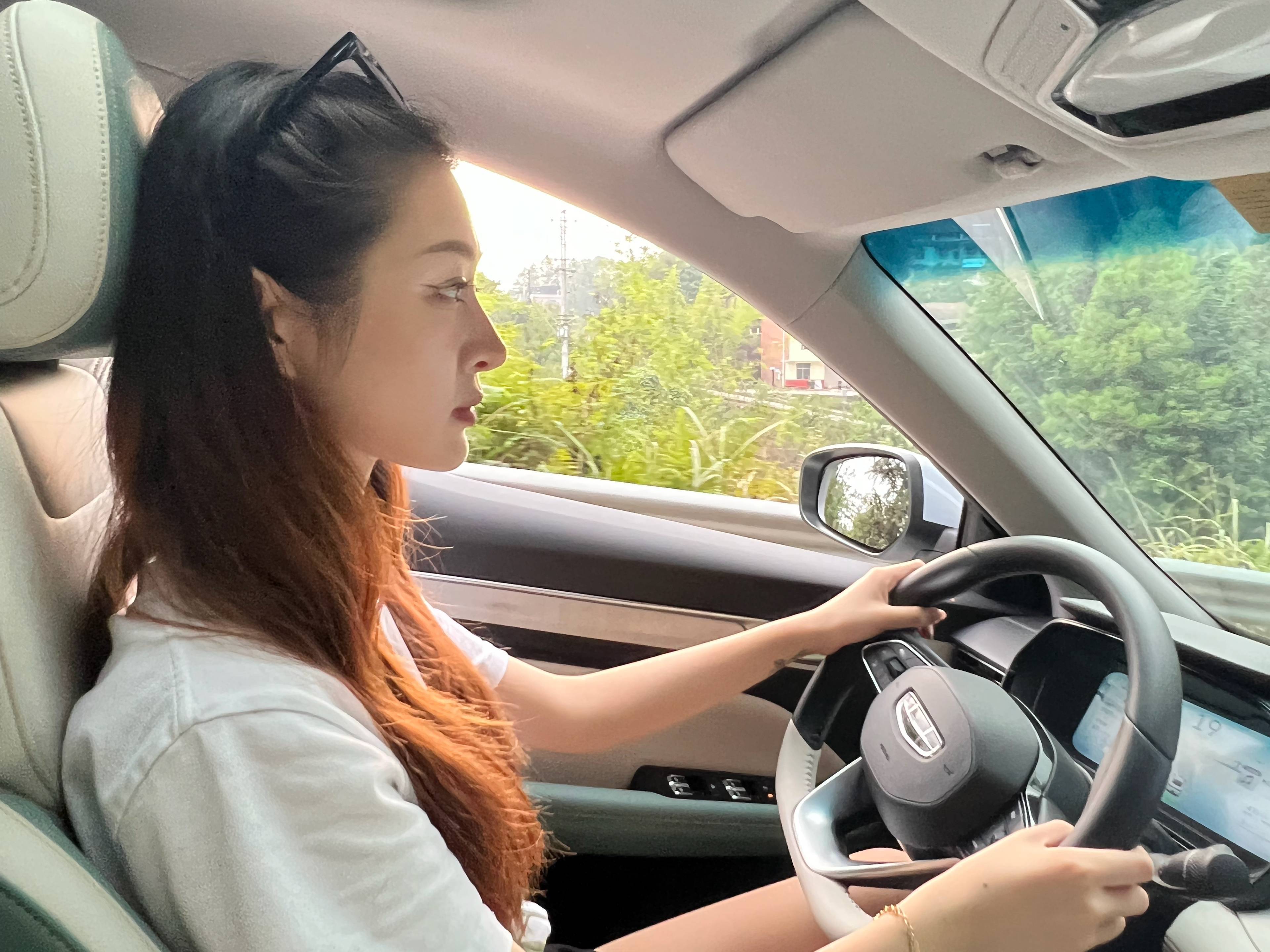 又省又好开的十万级插混？还得是帝豪L雷神Hi·P_搜狐汽车_搜狐网