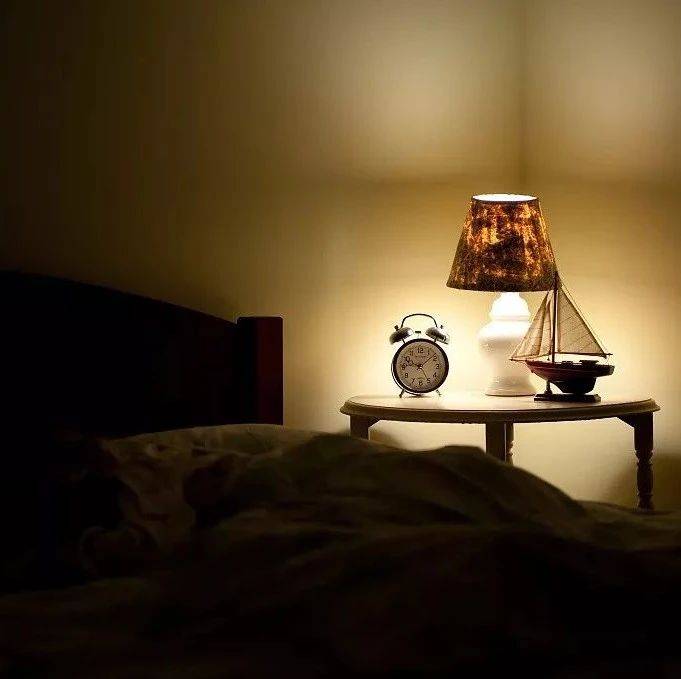晚上几点睡才叫 熬夜”?很多人都想错了!睡眠时间段养生
