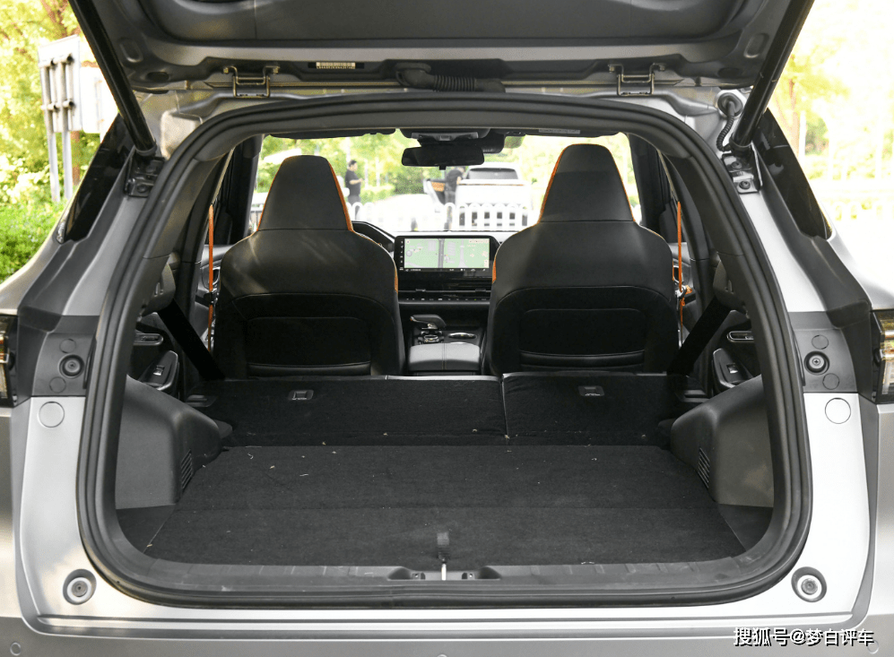 10万左右的SUV，轴距2750mm，后排可当双人床，比长安CS55PLUS更值_搜狐汽车_搜狐网