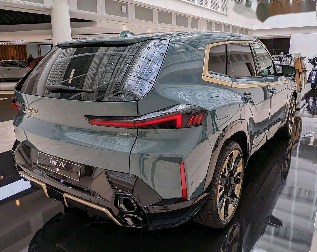 宝马“旗舰级”SUV来了，4.4T混动引擎+8AT，加速仅需4秒，霸气_搜狐汽车_搜狐网