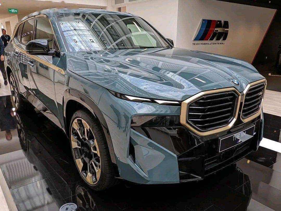 宝马“旗舰级”SUV来了，4.4T混动引擎+8AT，加速仅需4秒，霸气_搜狐汽车_搜狐网