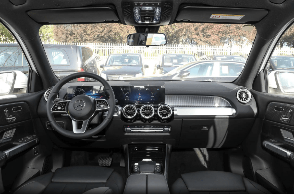 实拍奔驰GLB，造型动感配置丰富，搭载1.3T和2.0T动力，值得选吗？_搜狐汽车_搜狐网