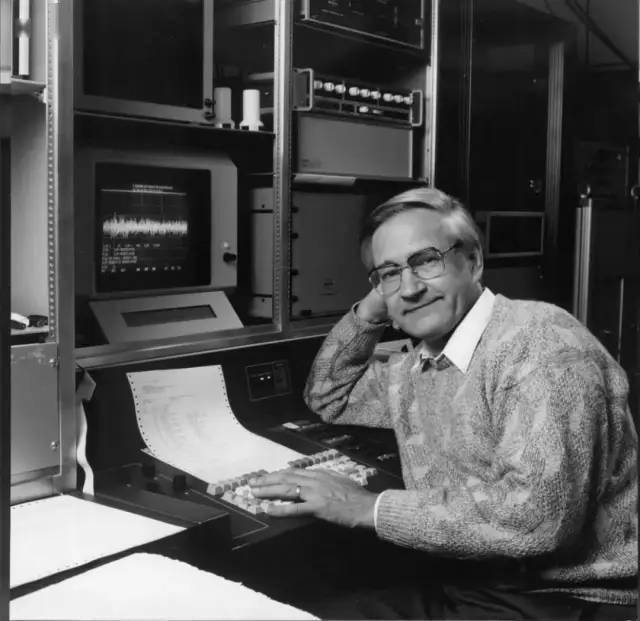 “这位诺奖得主是华东师大荣誉教授！”_阿兰·阿斯佩_量子_实验