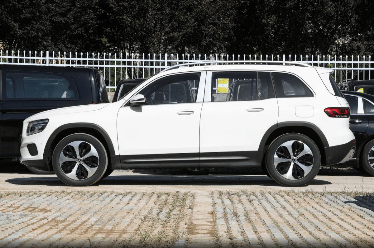 实拍奔驰GLB，造型动感配置丰富，搭载1.3T和2.0T动力，值得选吗？_搜狐汽车_搜狐网