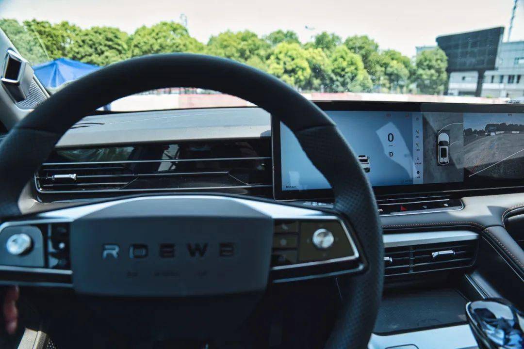 NVH和平顺性表现不错，试驾全新第三代荣威RX5/超混eRX5_搜狐汽车_搜狐网