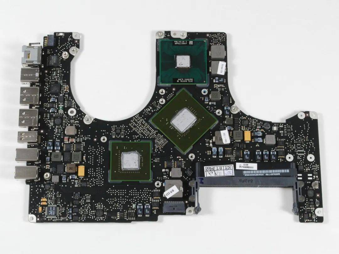 苹果最经典的电脑之一，带你回顾 MacBook Pro 这 16 年的历史_产品_设计_钛合金