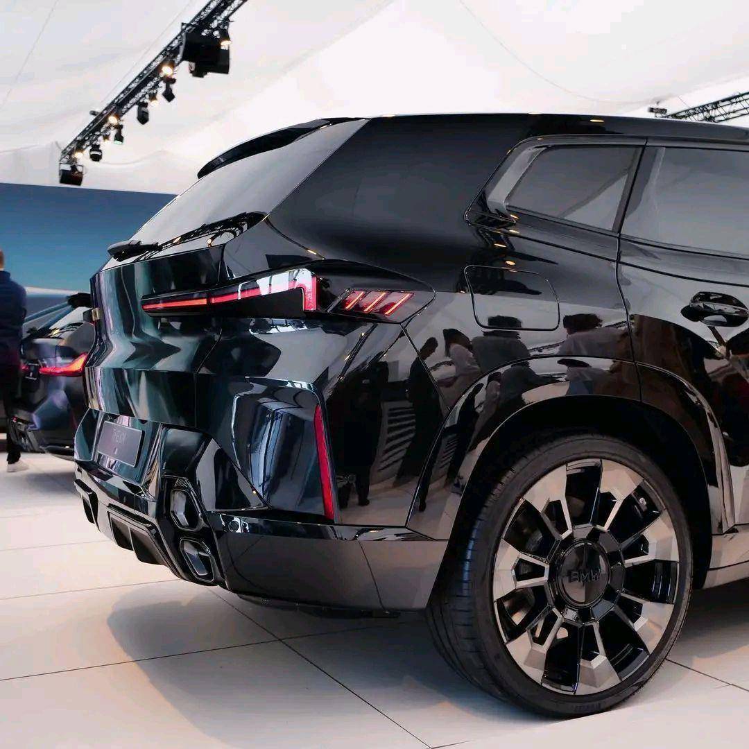 预售236万！新宝马“旗舰”SUV开售，4.4T混动爆发735马力，霸气_搜狐汽车_搜狐网