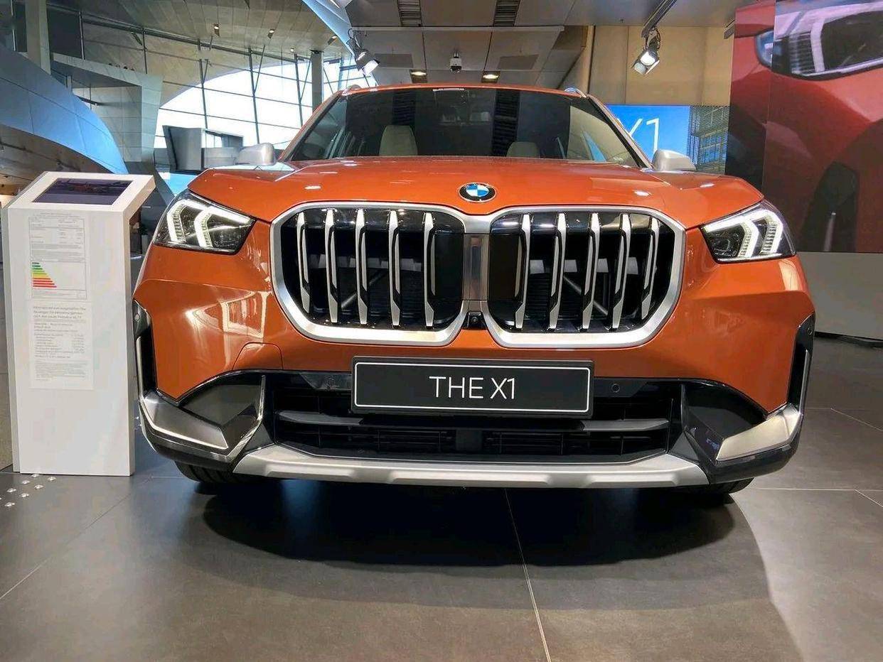 新版宝马X1即将国产，低配落地30万，立体造型+2.0T+8AT_搜狐汽车_搜狐网